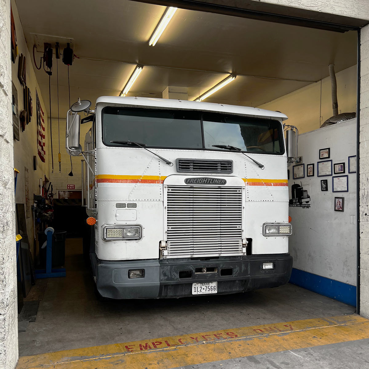 International Truck Windshield Replacement - Dave's Metro